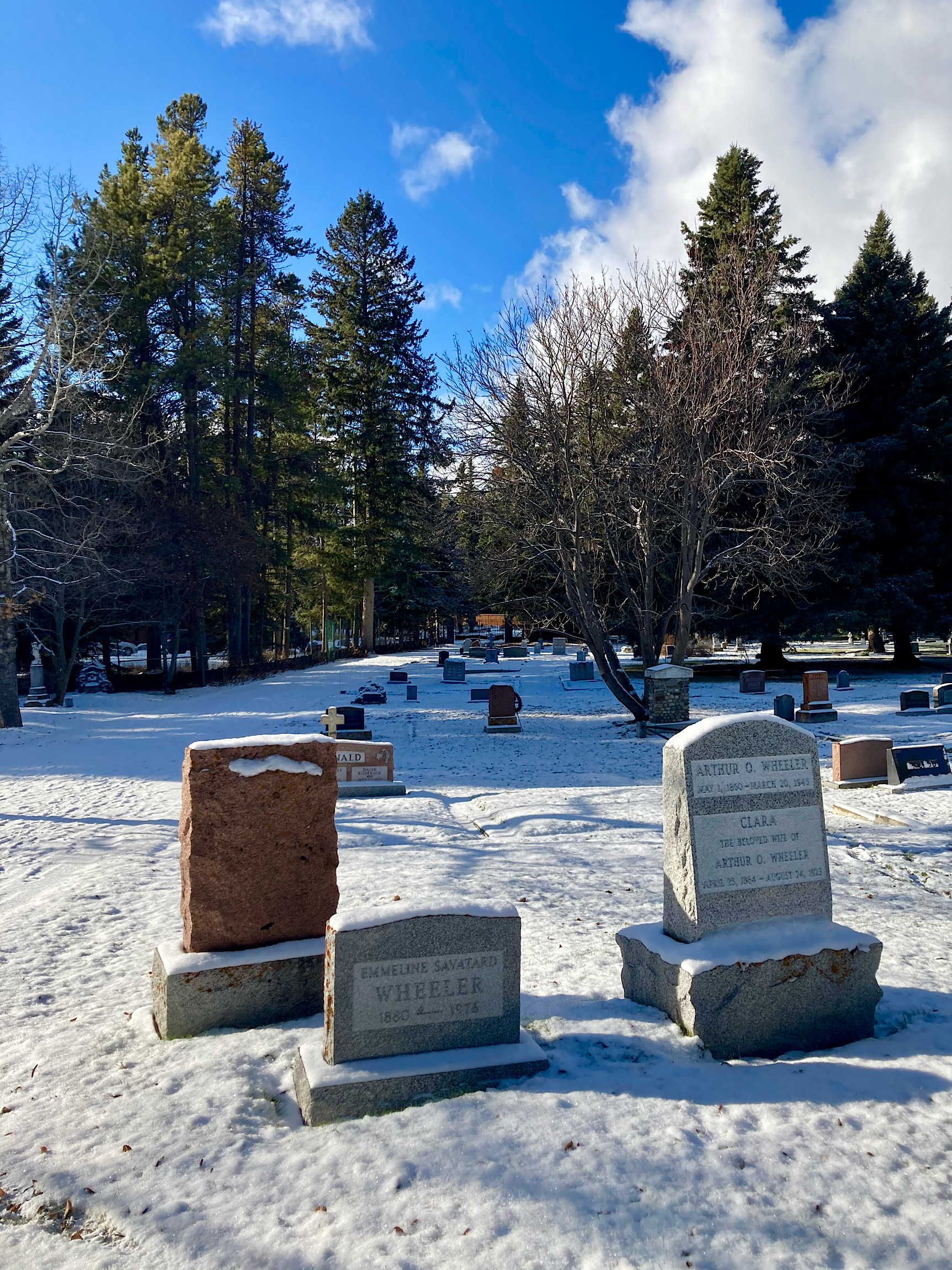Exploring Historic Cemeteries - Time.Travel.Trek.